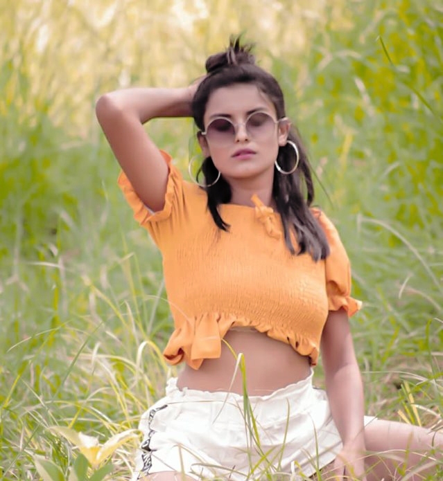 चितवनलाई आधार बनाउँदै मोडेलिङमा उदाएकी सुबिना « Narayanionline.com