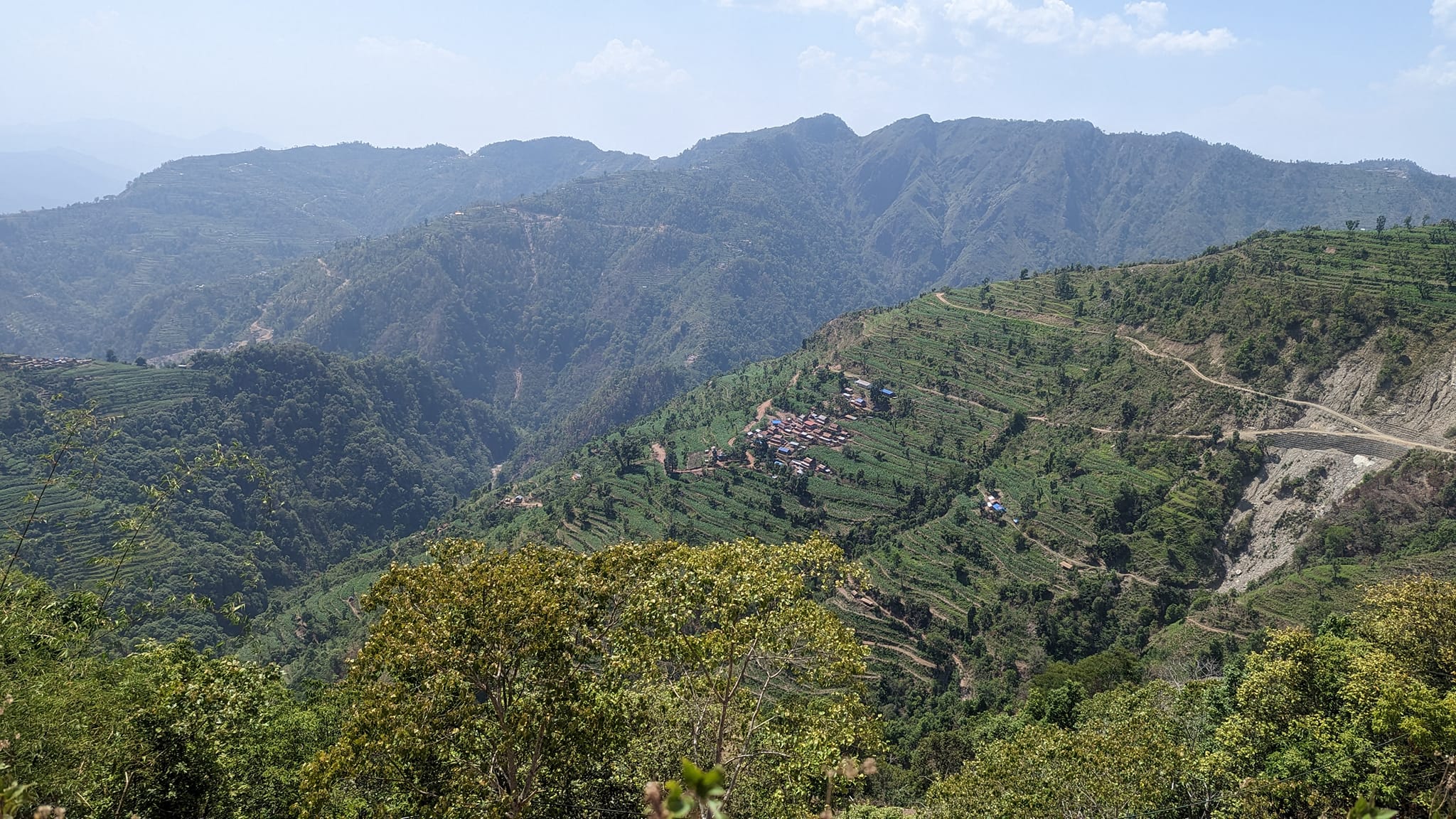 चितवनको डाँडामा सिरक ओढेर सुत्नुपर्दा तराईमा पसिनैपसिना ...