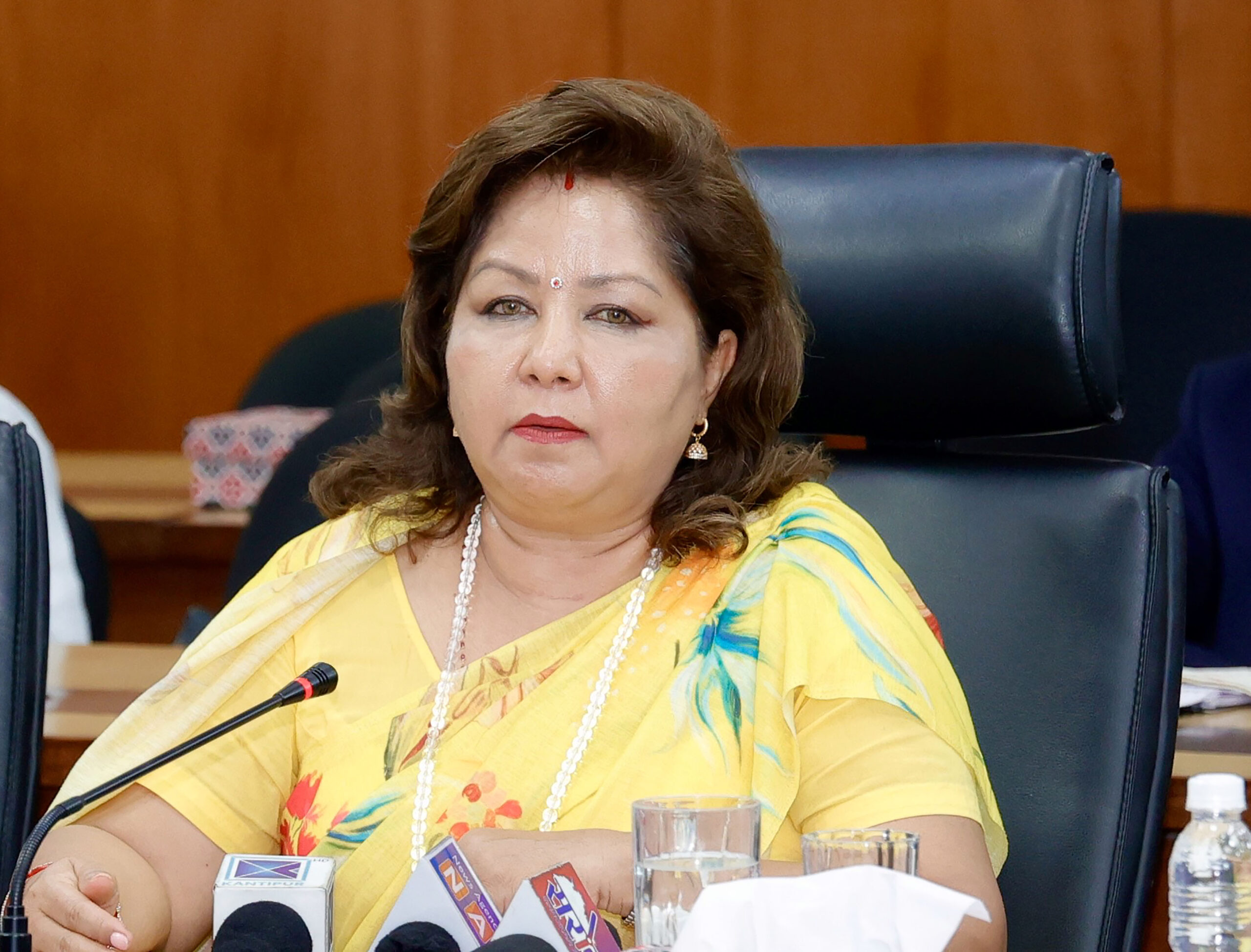 स्कुलको व्यवस्थापन समिति अध्यक्षबाट आरजुले दिइन् राजीनामा « Narayanionline.com